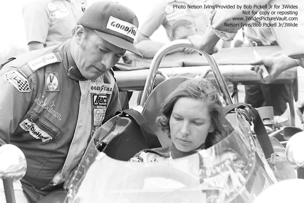 T11.25.23_JAN_GUT_TRE_0070IVINS_000a